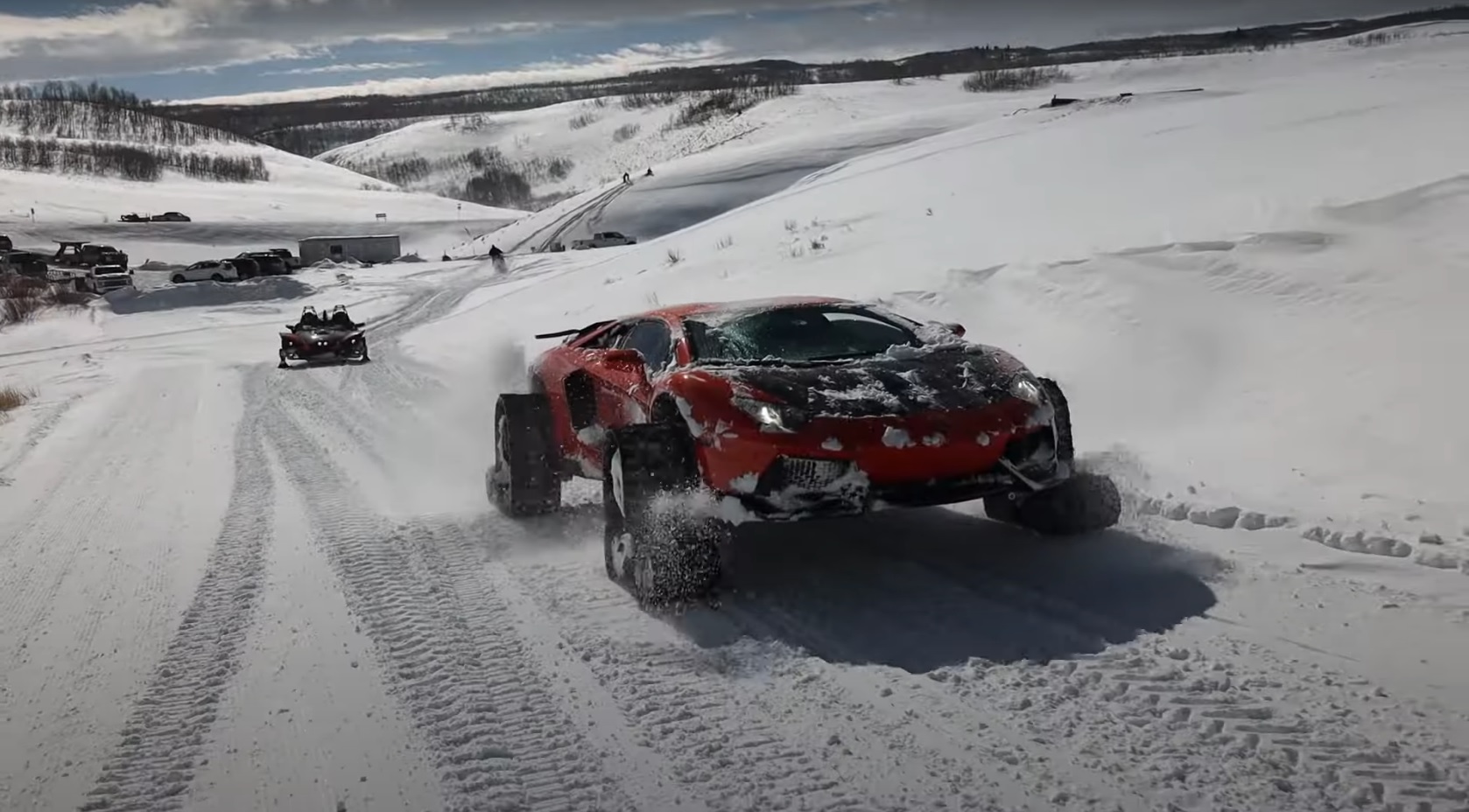 Oto Lamborghini Aventador z gąsienicowym układem jezdnym